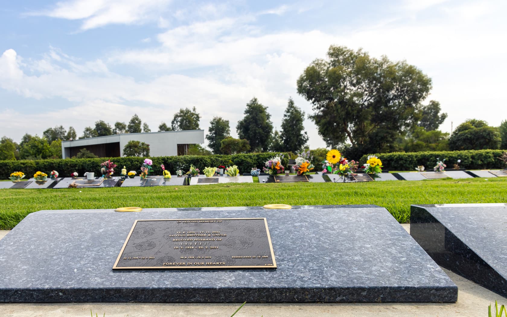 How to Create the Perfect Memorial Plaque | SMCT