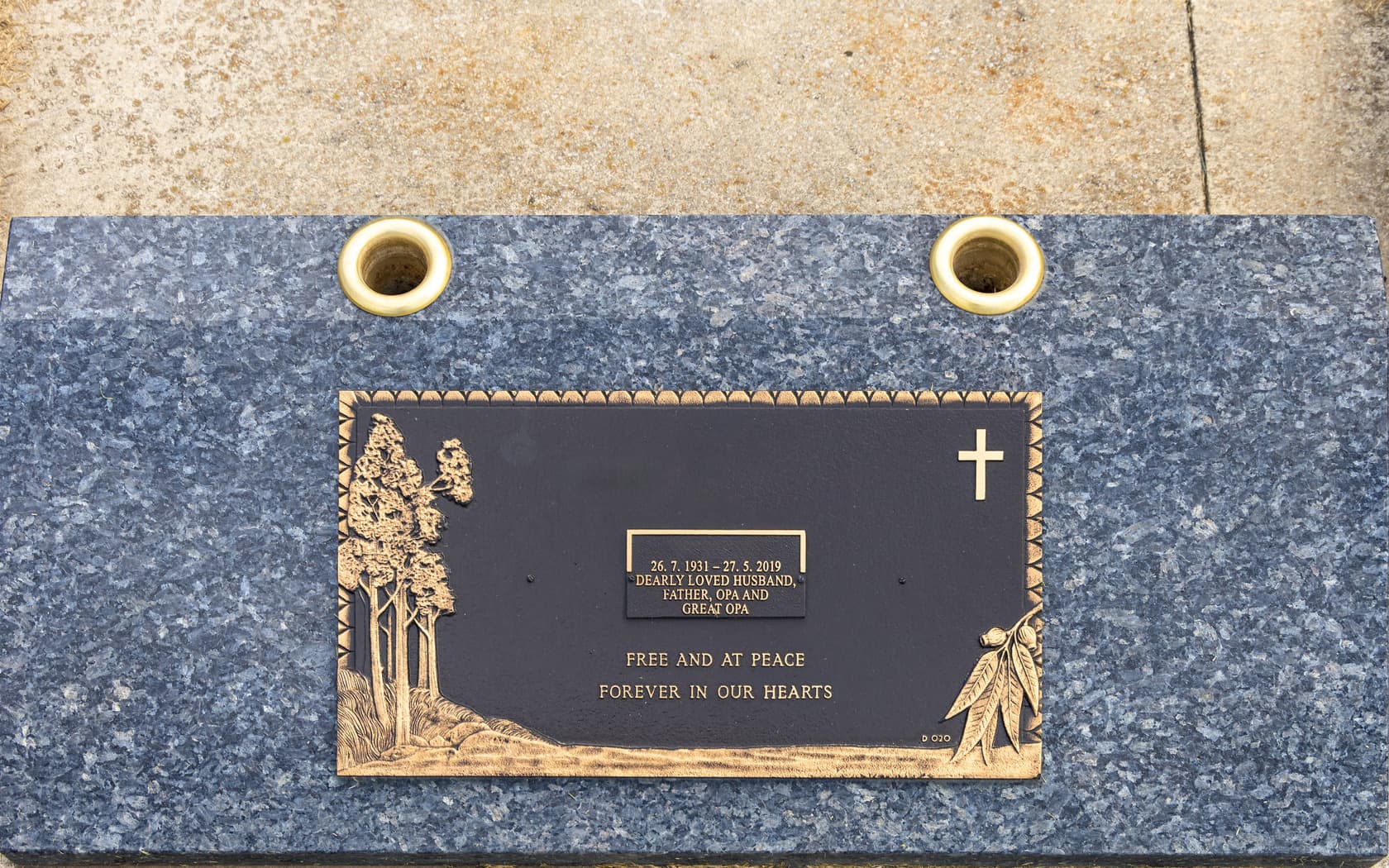 How to Create the Perfect Memorial Plaque | SMCT